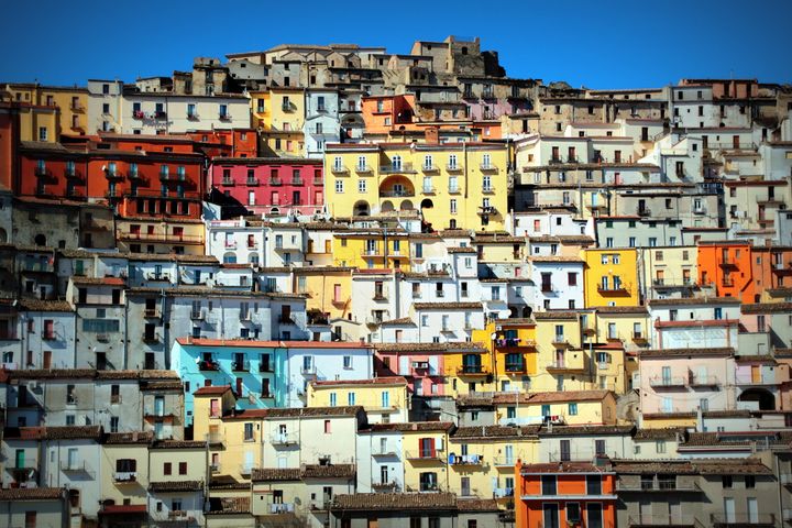 Calitri, storia di un paese di 4500 persone a cui Amazon ha cambiato la ...