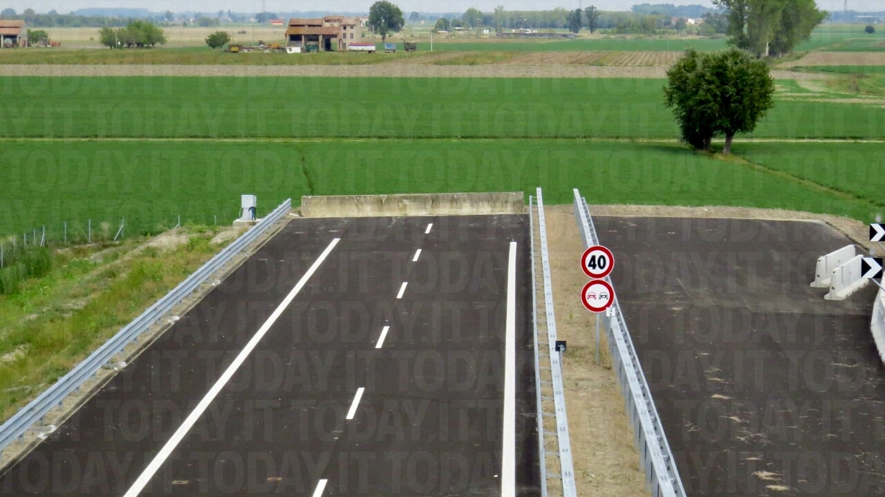 L’autostrada più inutile d’Italia finisce in un campo – infosannio