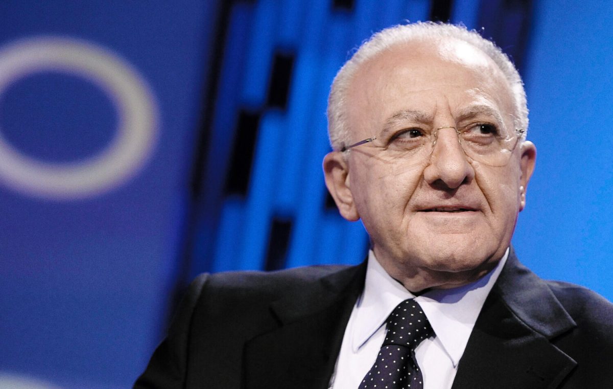 Bocciato su tutta la linea, De Luca fa le battute ma i napoletani non ...