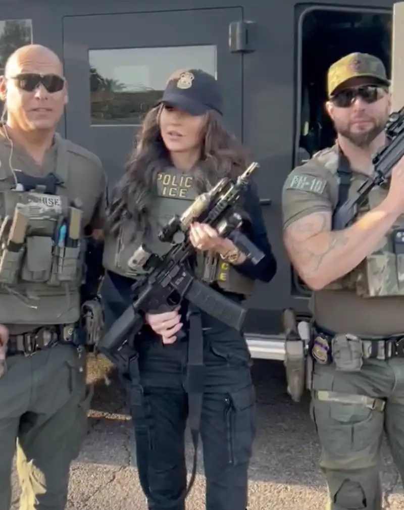 Kristi Noem, la “Ice Barbie” che sparò al suo cane e ora caccia i ...